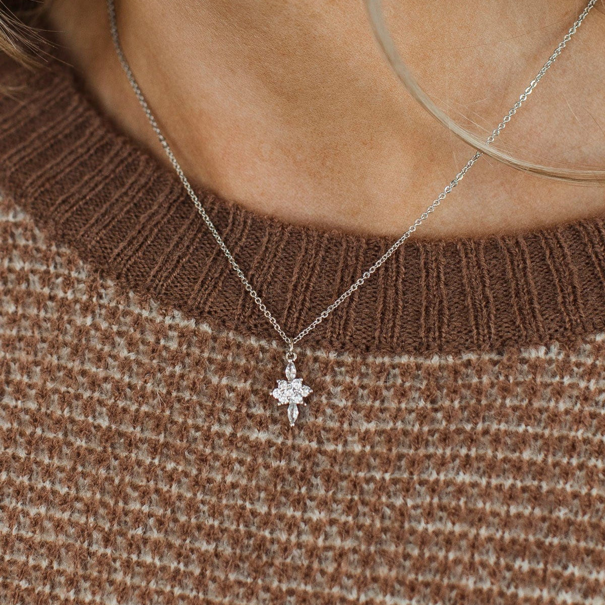 Graceful Love Cluster Pendant Necklace- Gold – The Pulse Boutique