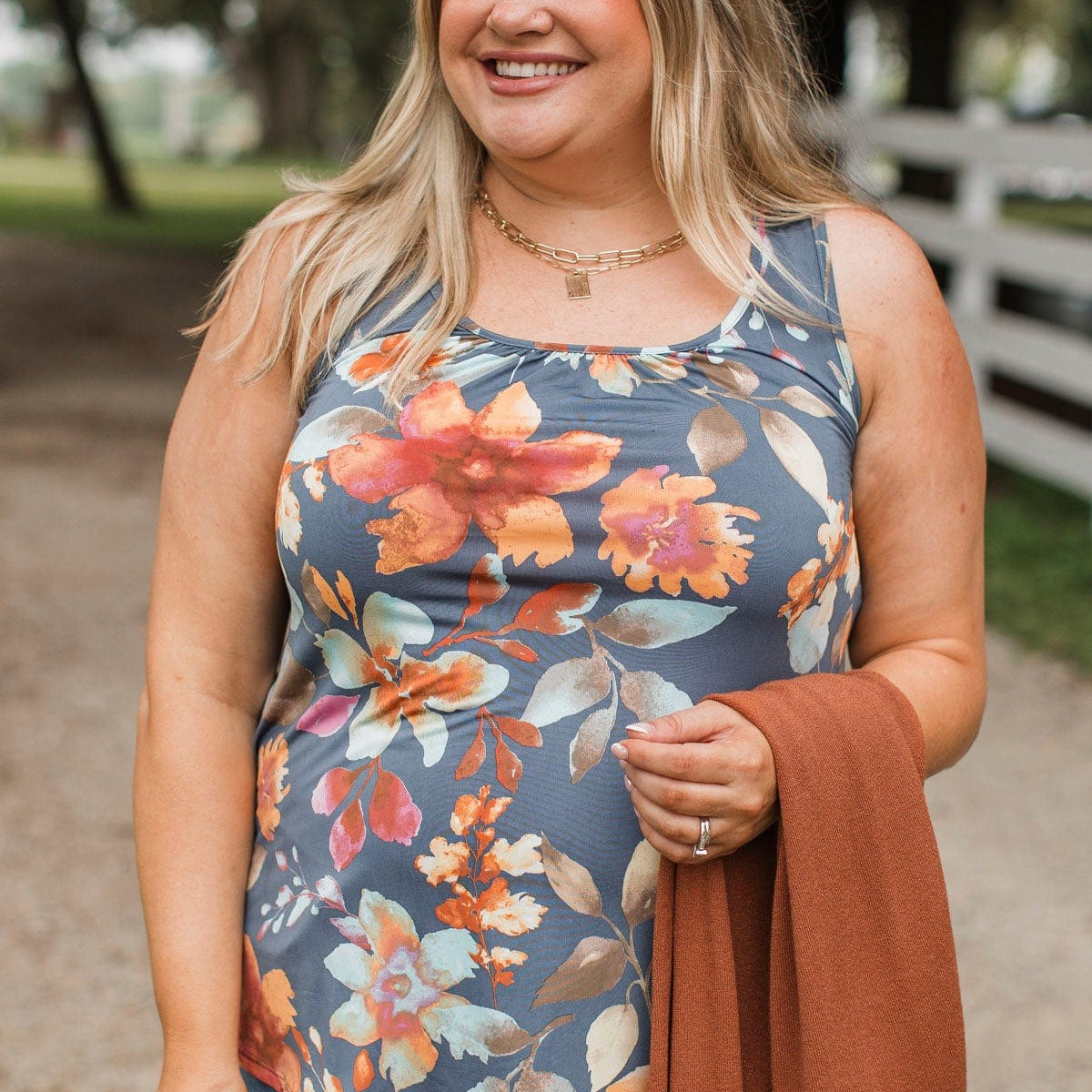 Day Dreams Of You Floral Tank Top- Navy – The Pulse Boutique
