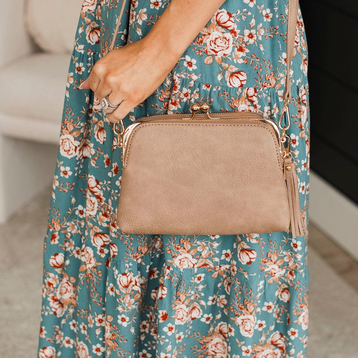 Just Fabulous Crossbody Purse- Taupe – The Pulse Boutique