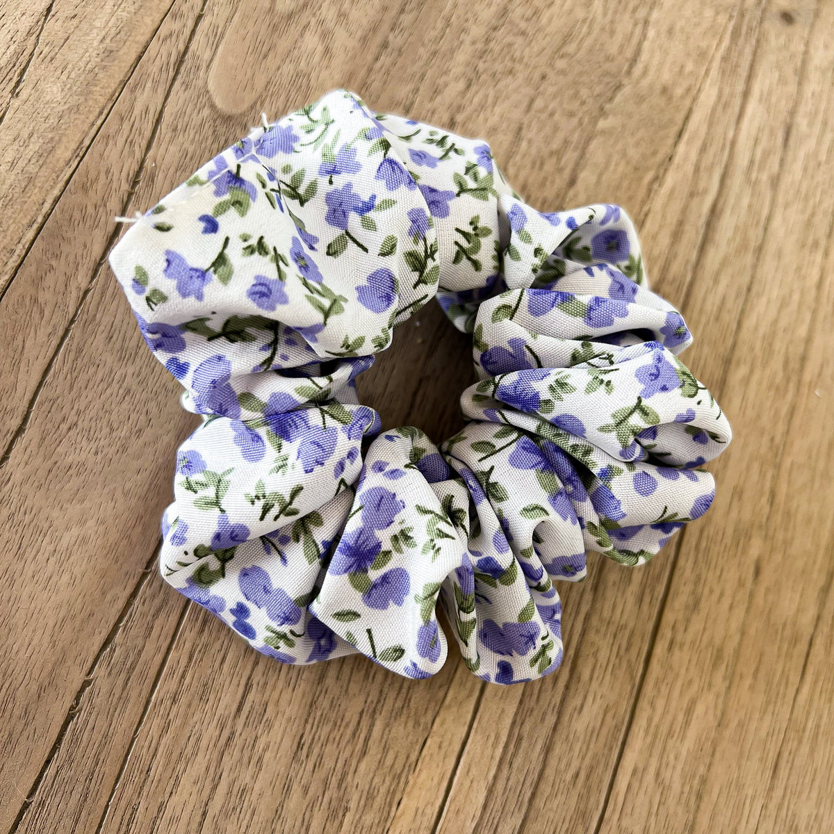 Fresh Sunshine Floral Hair Scrunchie- Ivory & Lavender – The Pulse Boutique