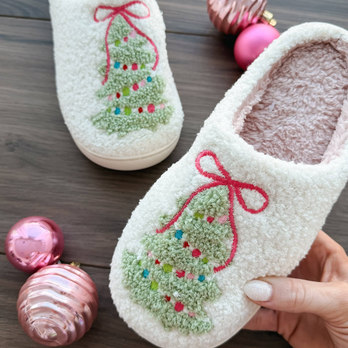Cozy Christmas Tree Slippers- Ivory & Green – The Pulse Boutique