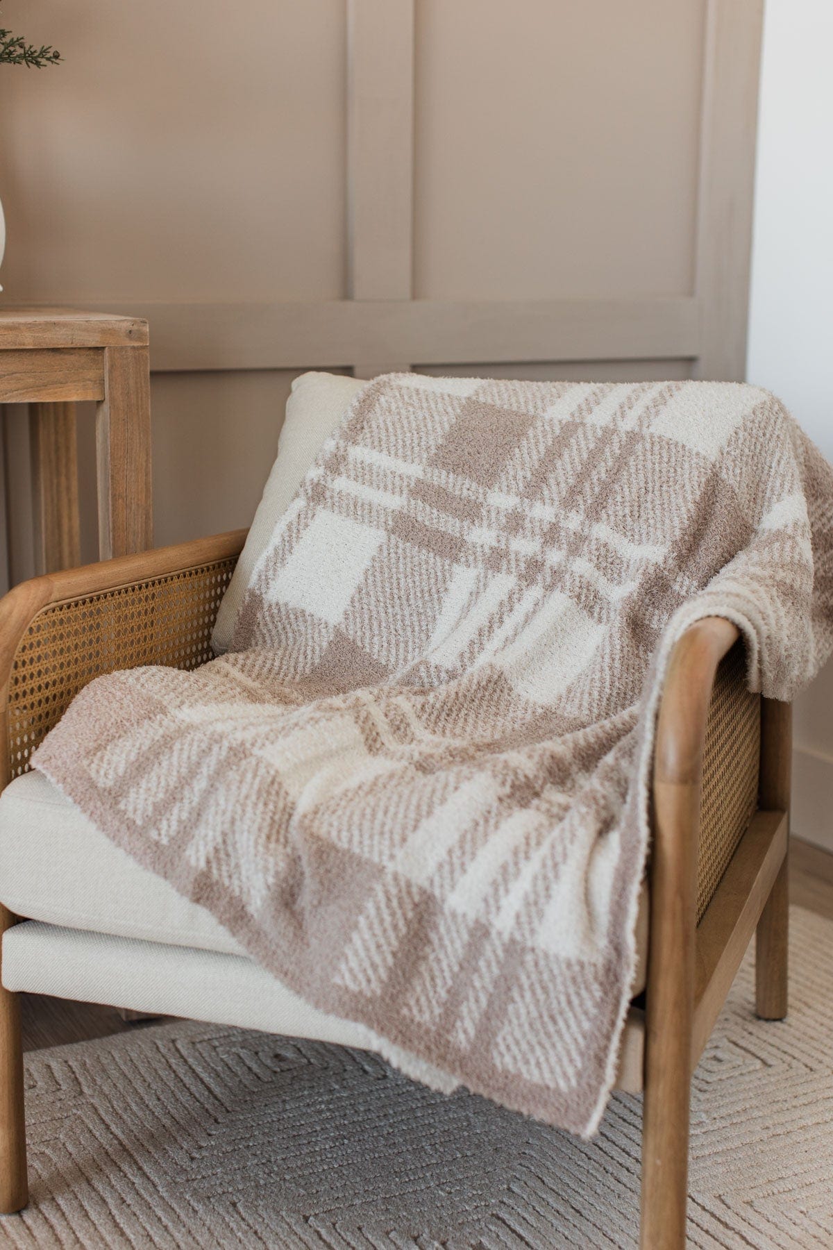 Taupe Plaid Plush Knit Blanket – The Pulse Boutique