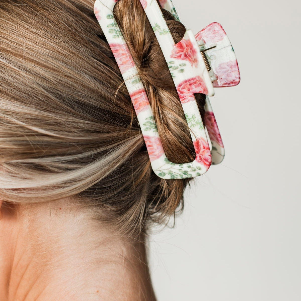 Enthralling Beauty Floral Hair Clip- Cream & Rose – The Pulse Boutique