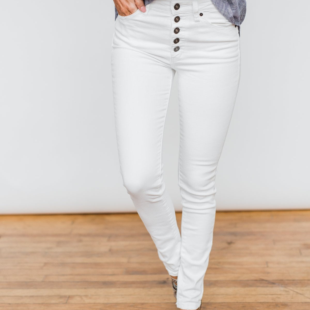 KanCan Button Fly Jeans- White Hope Wash – The Pulse Boutique