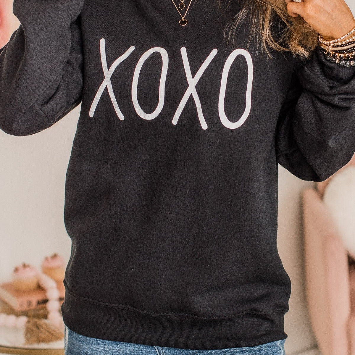 Hugs & Kisses "XOXO" Graphic Pullover- Black – The Pulse Boutique