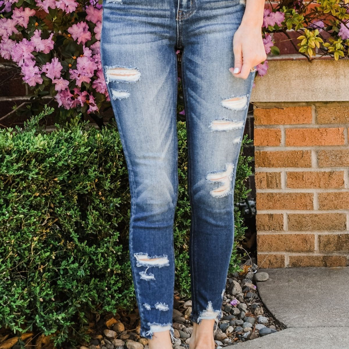 Vervet Distressed Skinny Jeans- Freya Wash – The Pulse Boutique